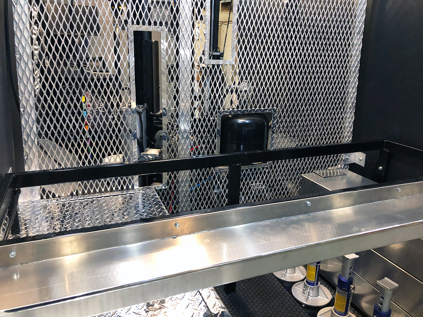 MOBILE TIRE TRUCKS| BUSH SPECIALTY VEHICLES